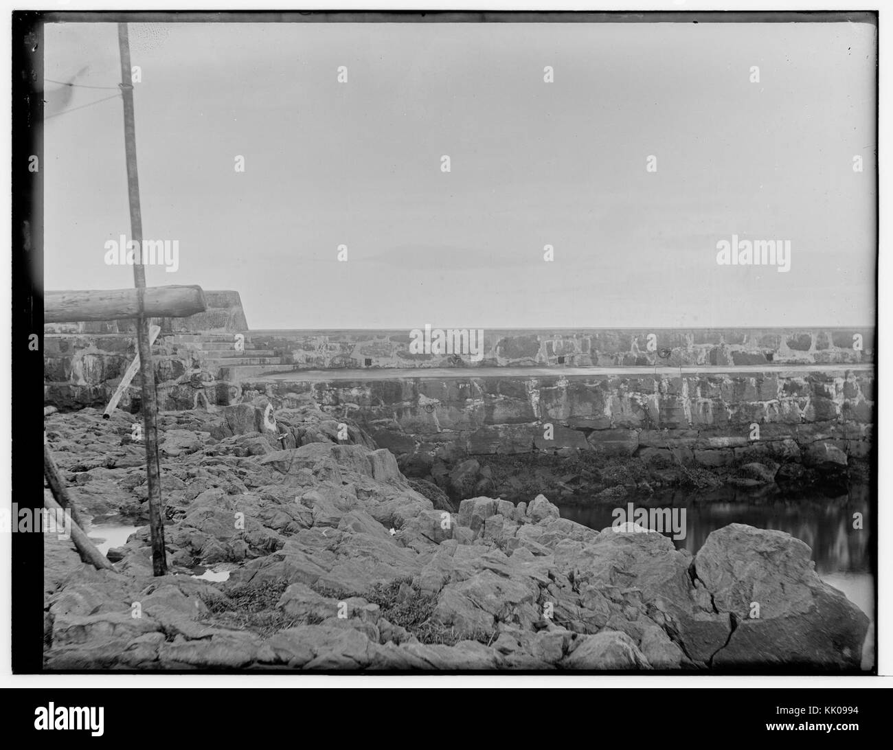 Innerside av molo, Nyksund fo30141511180001 Stock Photo - Alamy