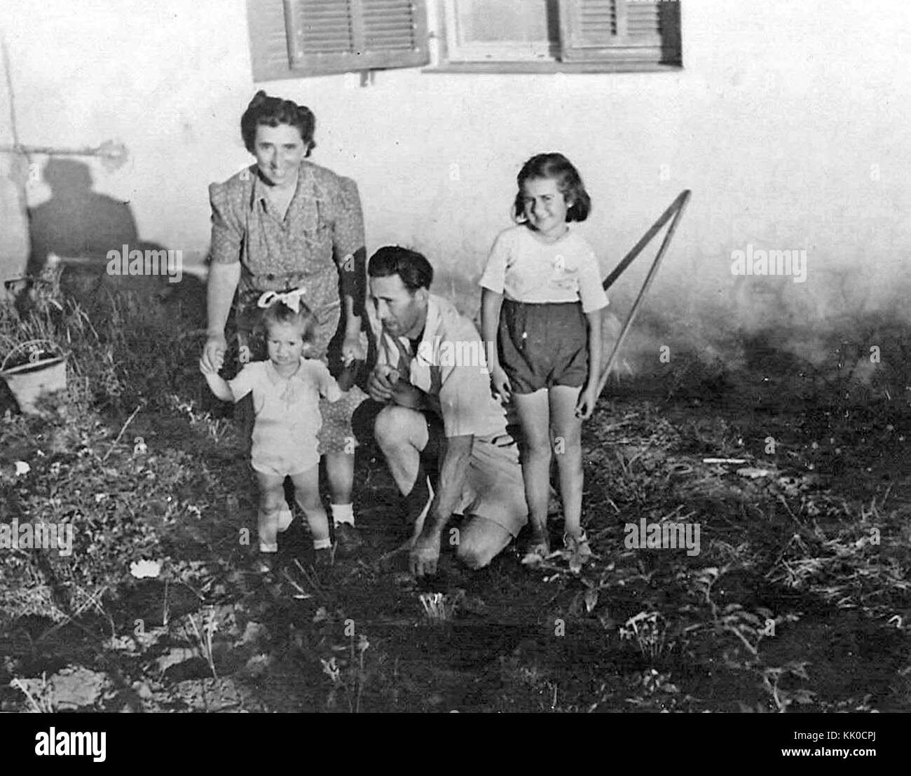 Family picture album Black and White Stock Photos & Images - Alamy