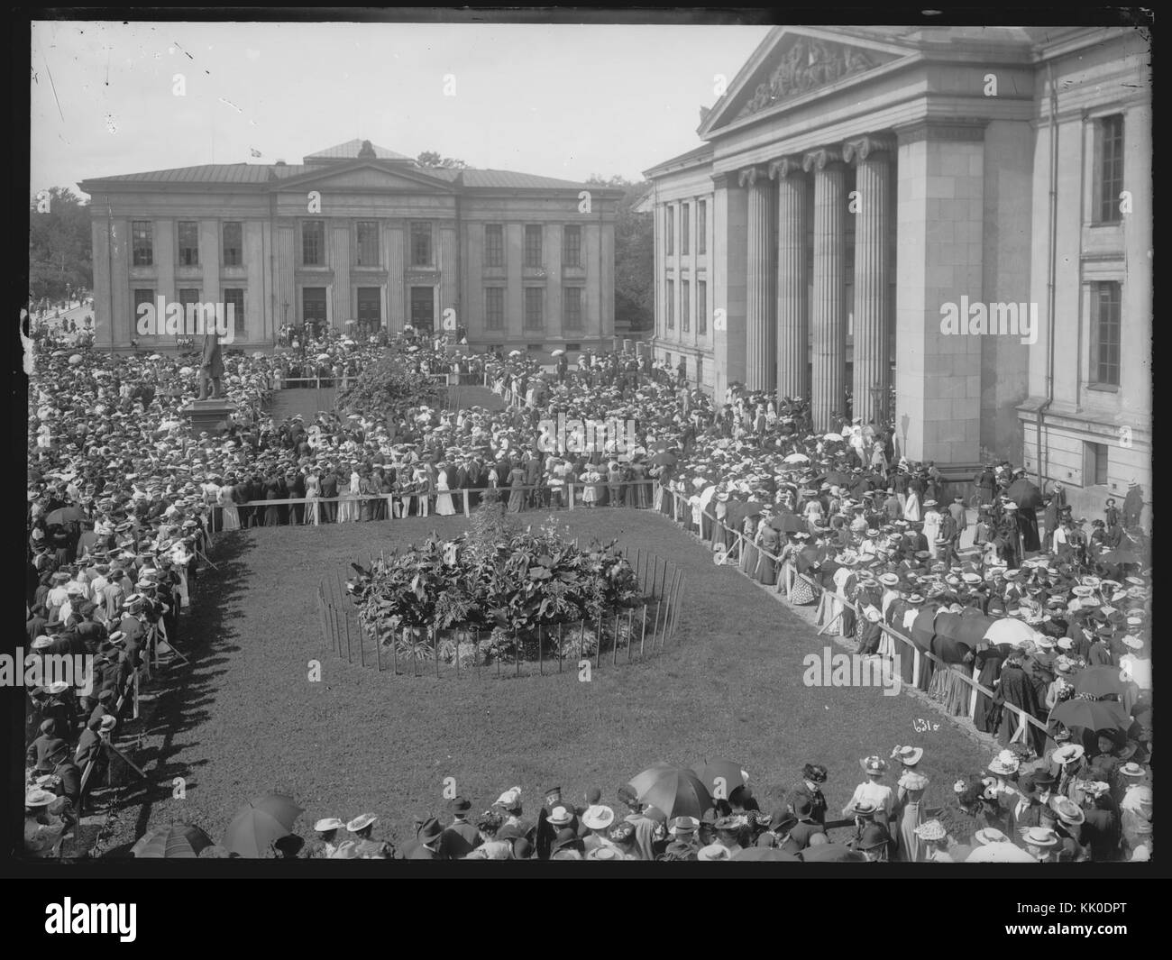 A historic photograph from Afstemningsdagen (Election Day) on August 13, 1905, documenting the ...