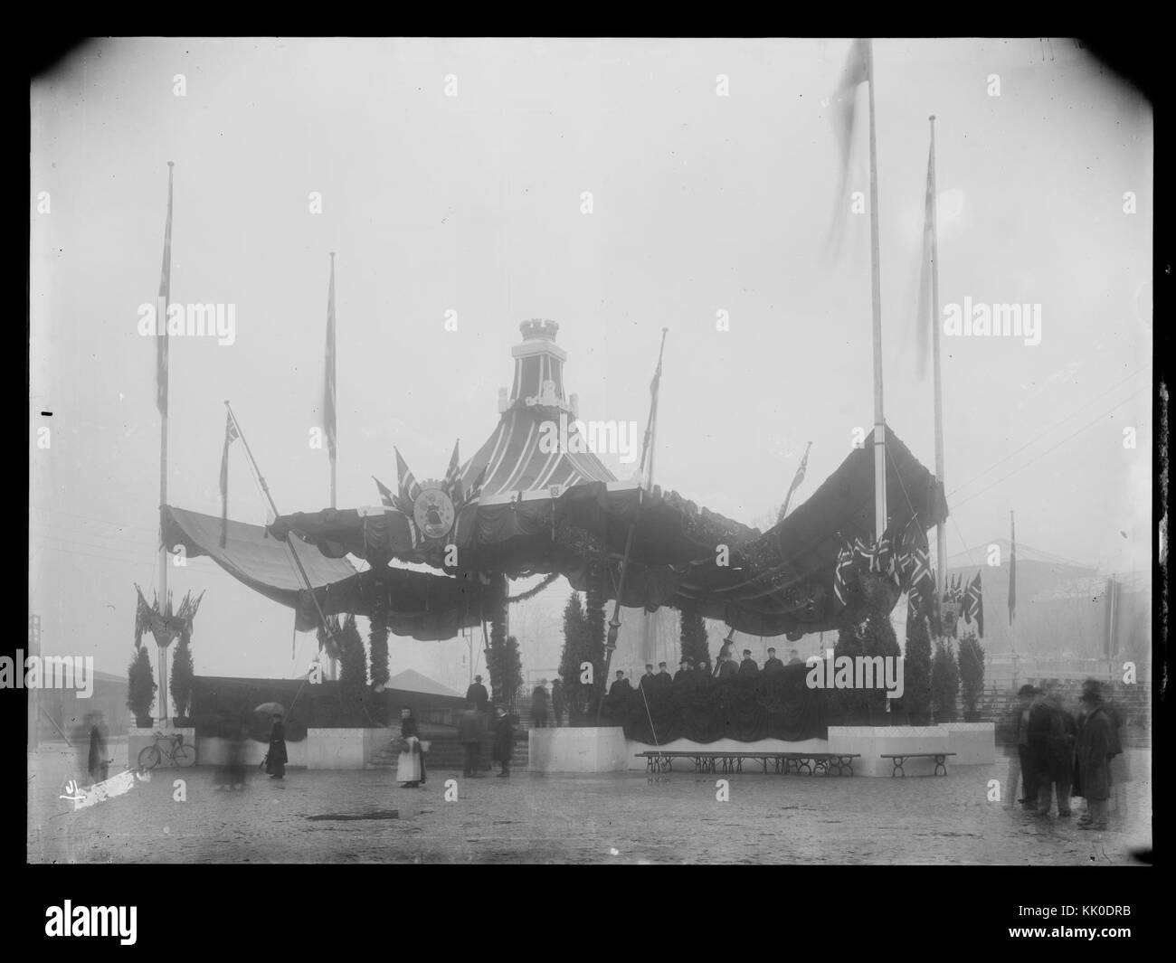 A photograph from November 25, 1905, of the 'Kongeindtoget' (Royal ...