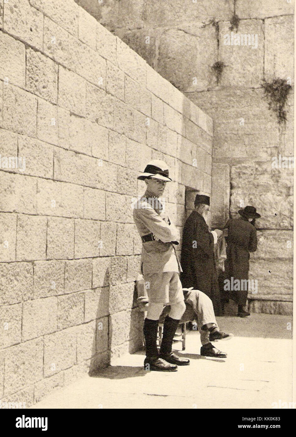 Police wall hi-res stock photography and images - Alamy