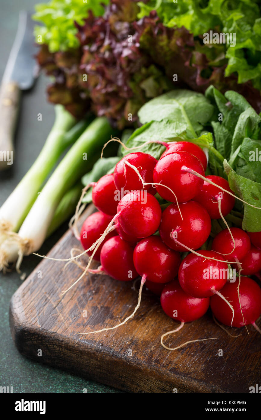 Large bunch of fresh raw radish Stock Photo - Alamy