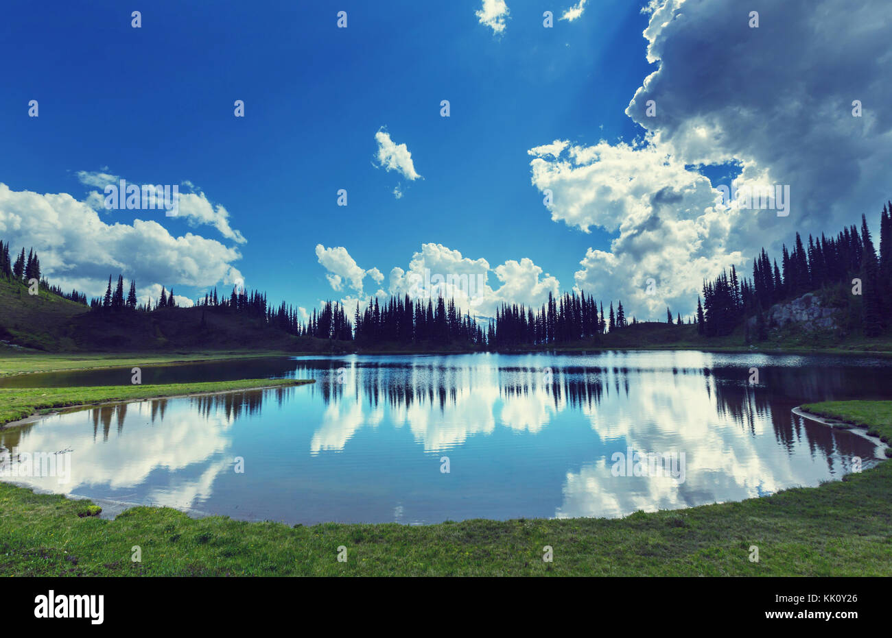 Image lake and Glacier Peak in Washington, USA Stock Photo - Alamy
