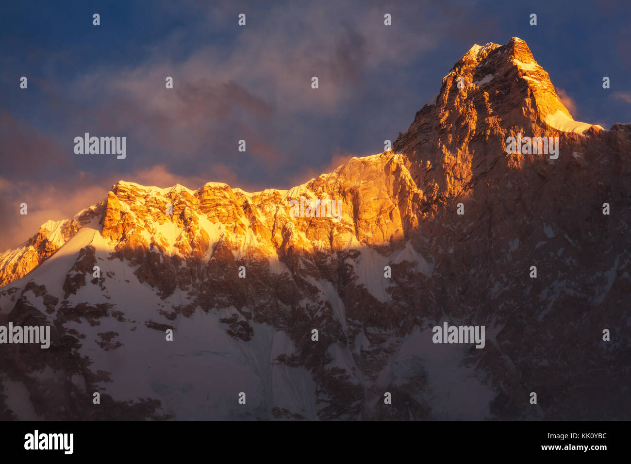 Jannu mountain hi-res stock photography and images - Alamy