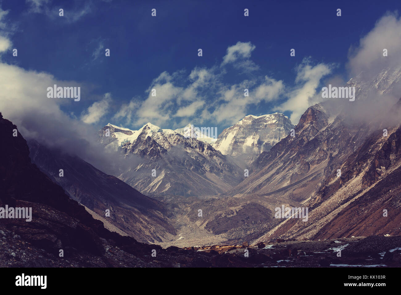 Scenic view of mountains, Kanchenjunga Region, Himalayas, Nepal Stock ...