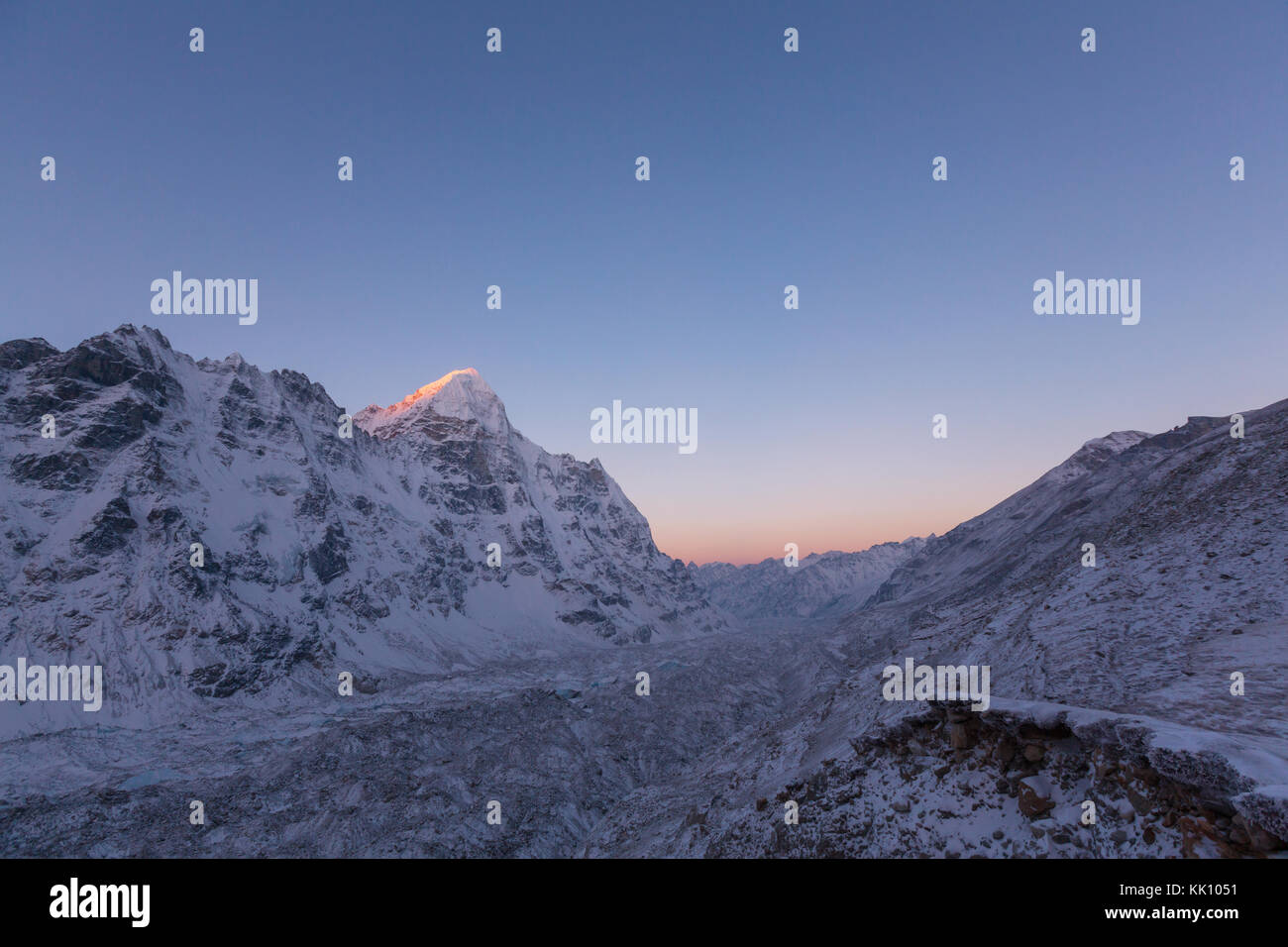 Scenic view of mountains, Kanchenjunga Region, Himalayas, Nepal Stock ...