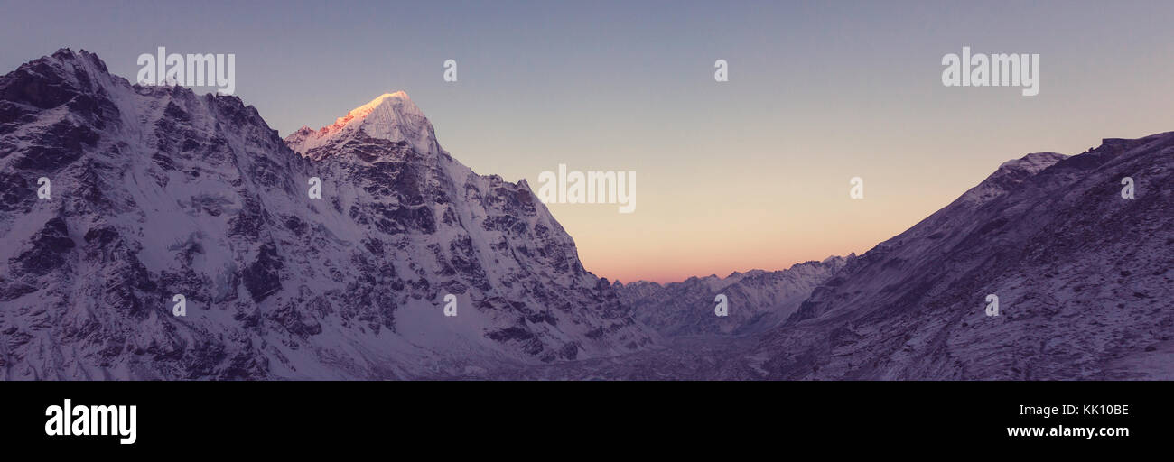 Scenic view of mountains, Kanchenjunga Region, Himalayas, Nepal Stock ...