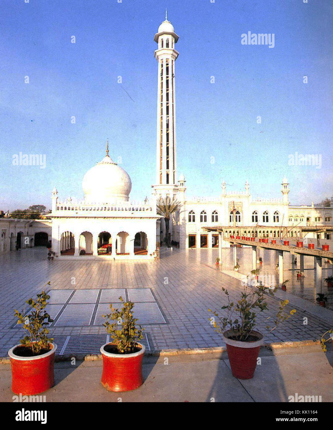 Mausoleum of Pir Meher Ali Shah Stock Photo - Alamy