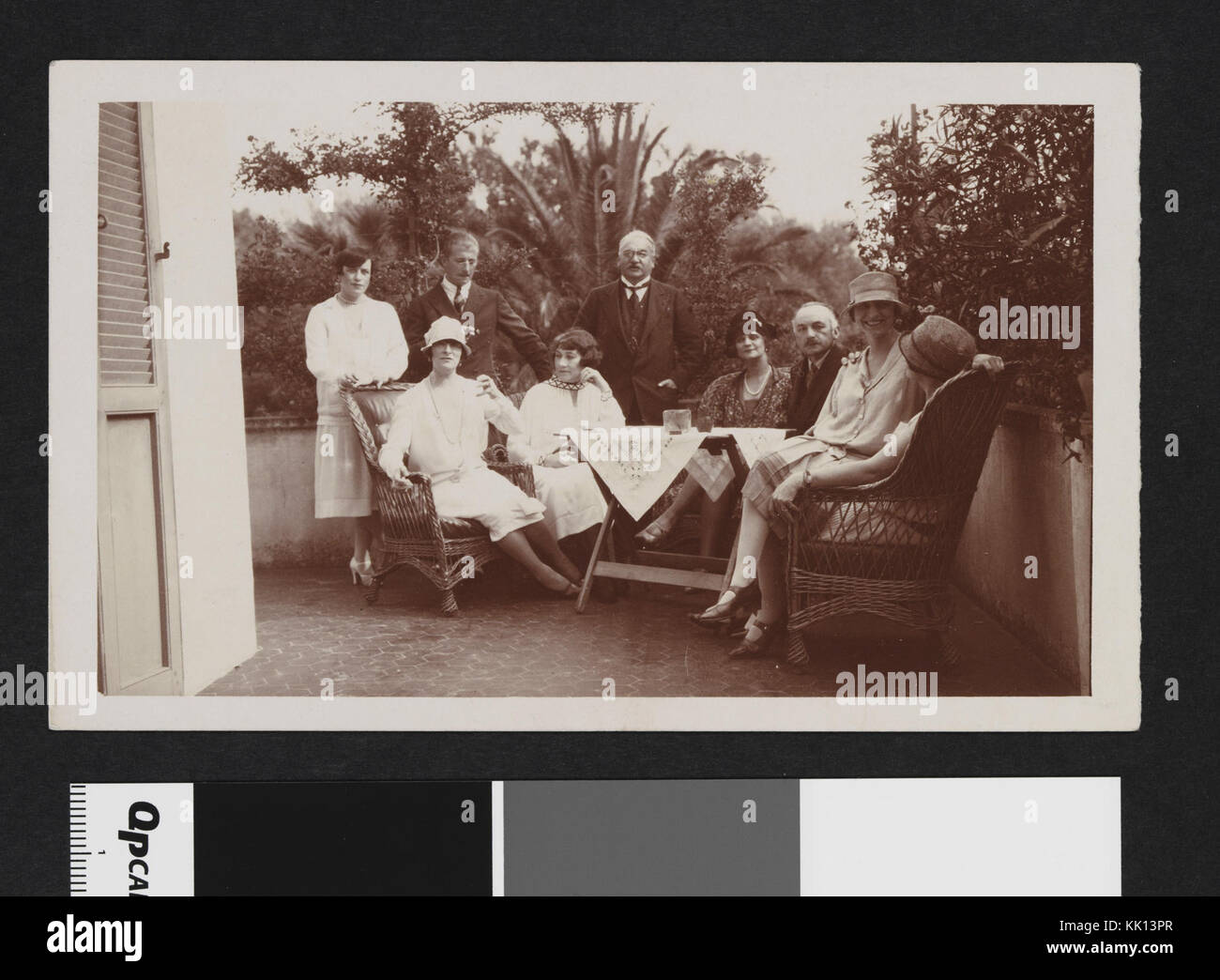 Sam Eyde og Elly Eyde med ukjent gruppe i Cannes no nb digifoto ...