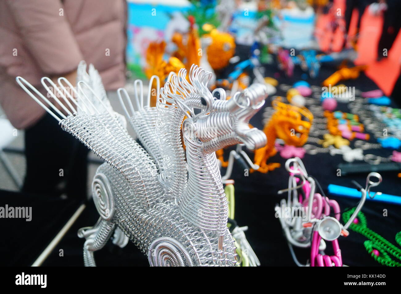 The dragon peacock and other crafts made by colored wire are very real ...