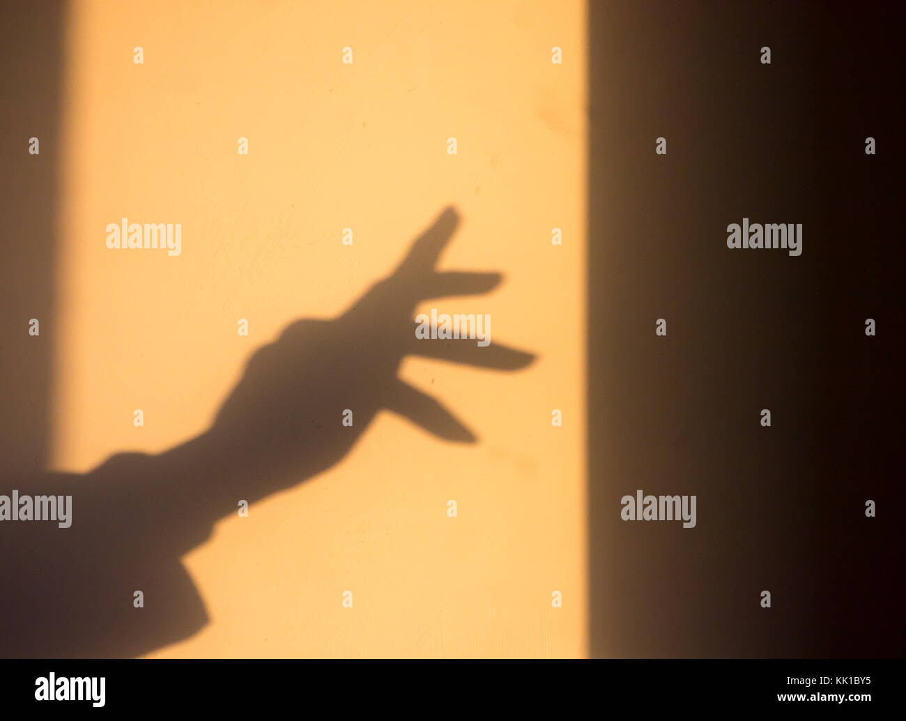 Shadow hand hi-res stock photography and images - Alamy