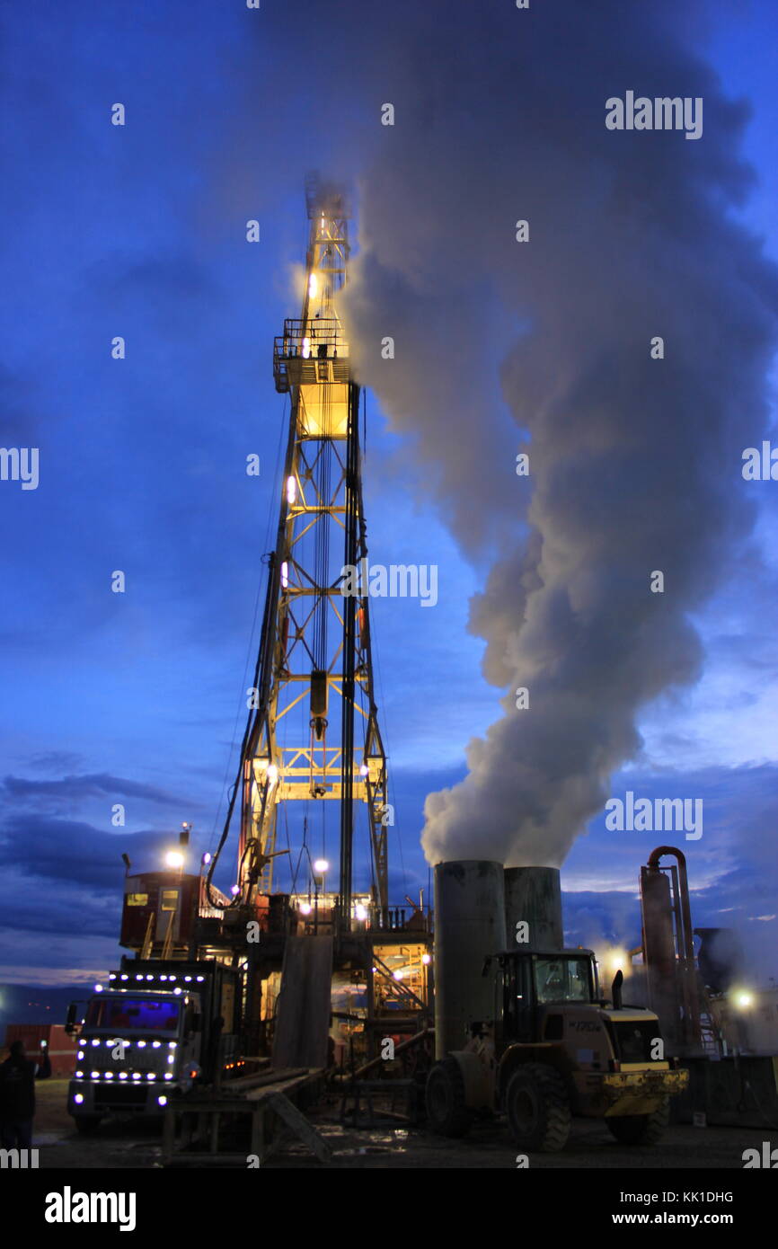 Fog oil rig hi-res stock photography and images - Alamy