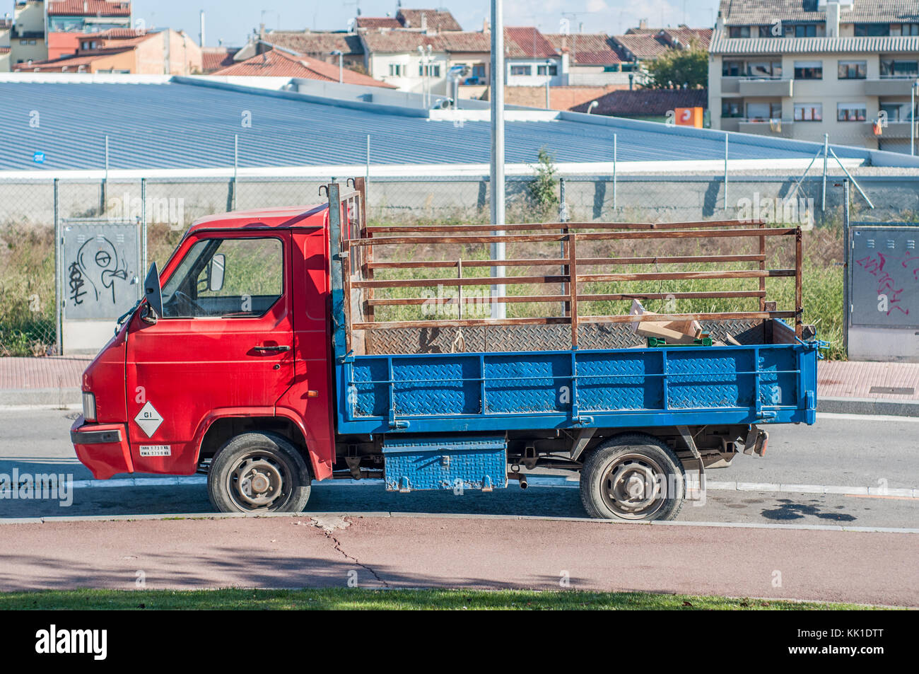 Red and blue truck hi-res stock photography and images - Alamy