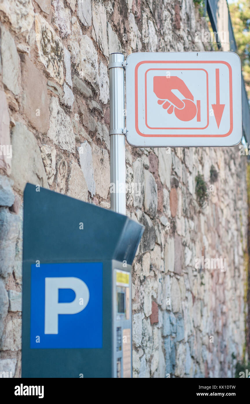 Ticket vending machine hi-res stock photography and images - Alamy