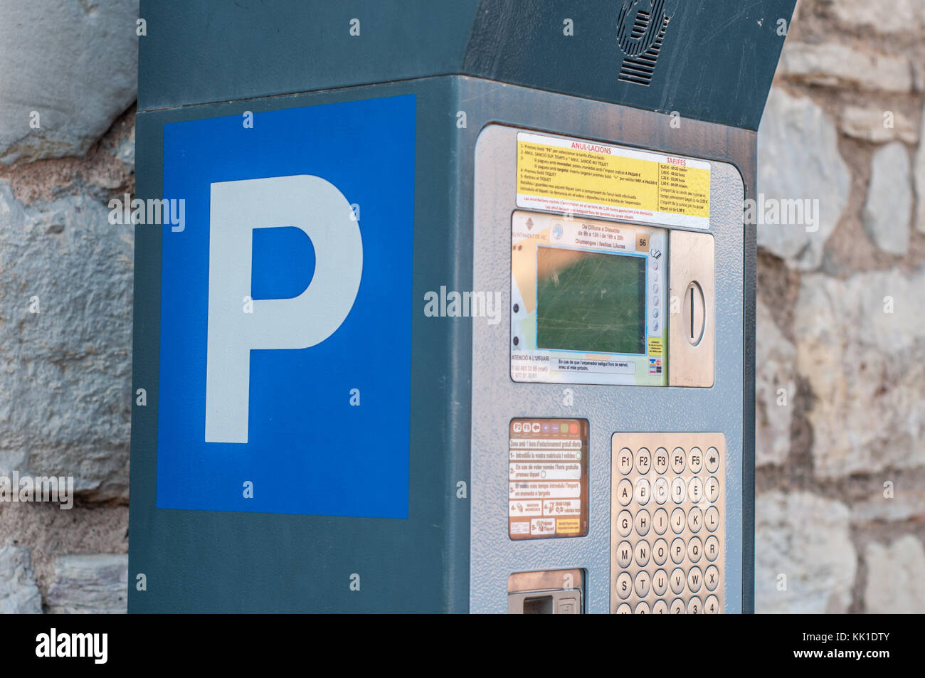 Ticket vending machine hi-res stock photography and images - Alamy