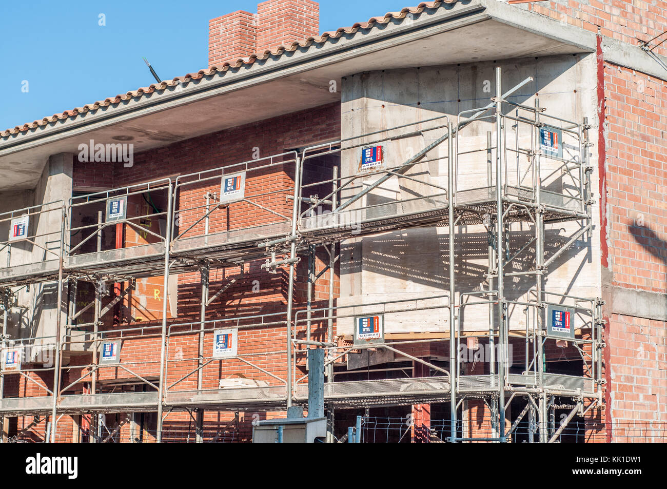 Scaffolding around house hi-res stock photography and images - Alamy