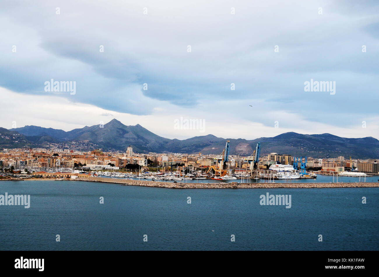 Palermo italy port hi-res stock photography and images - Alamy