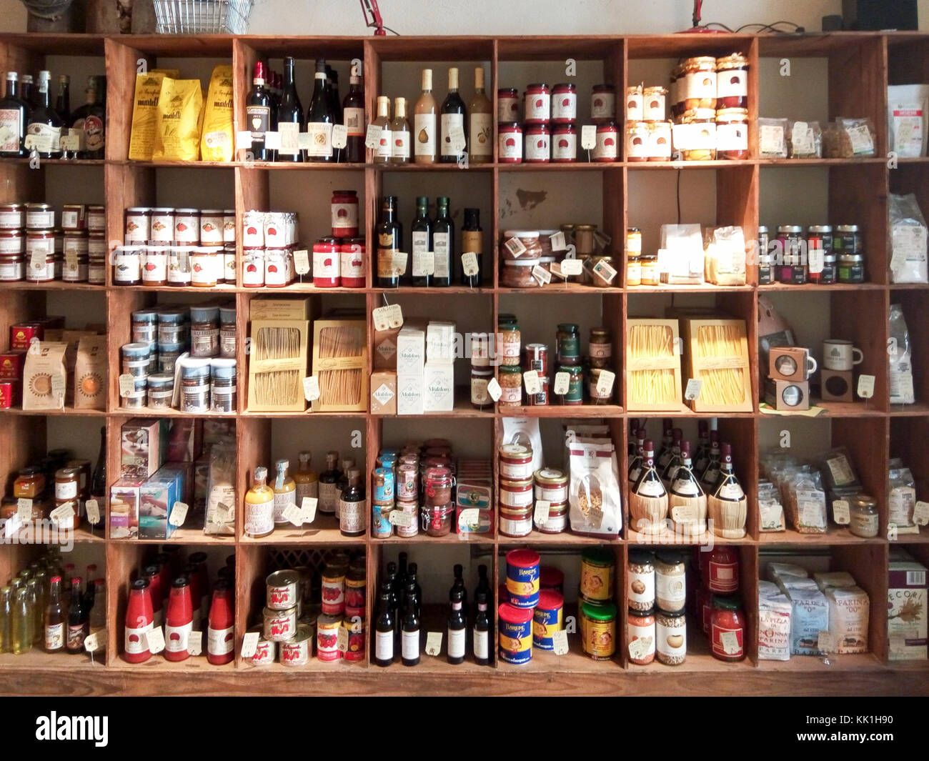 Italian grocers hi-res stock photography and images - Alamy