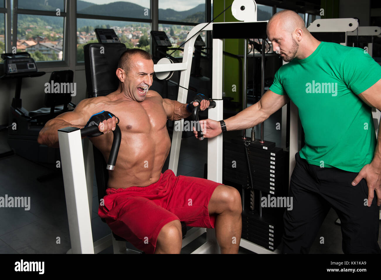 Mature bodybuilder exercise in gym hi-res stock photography and images ...