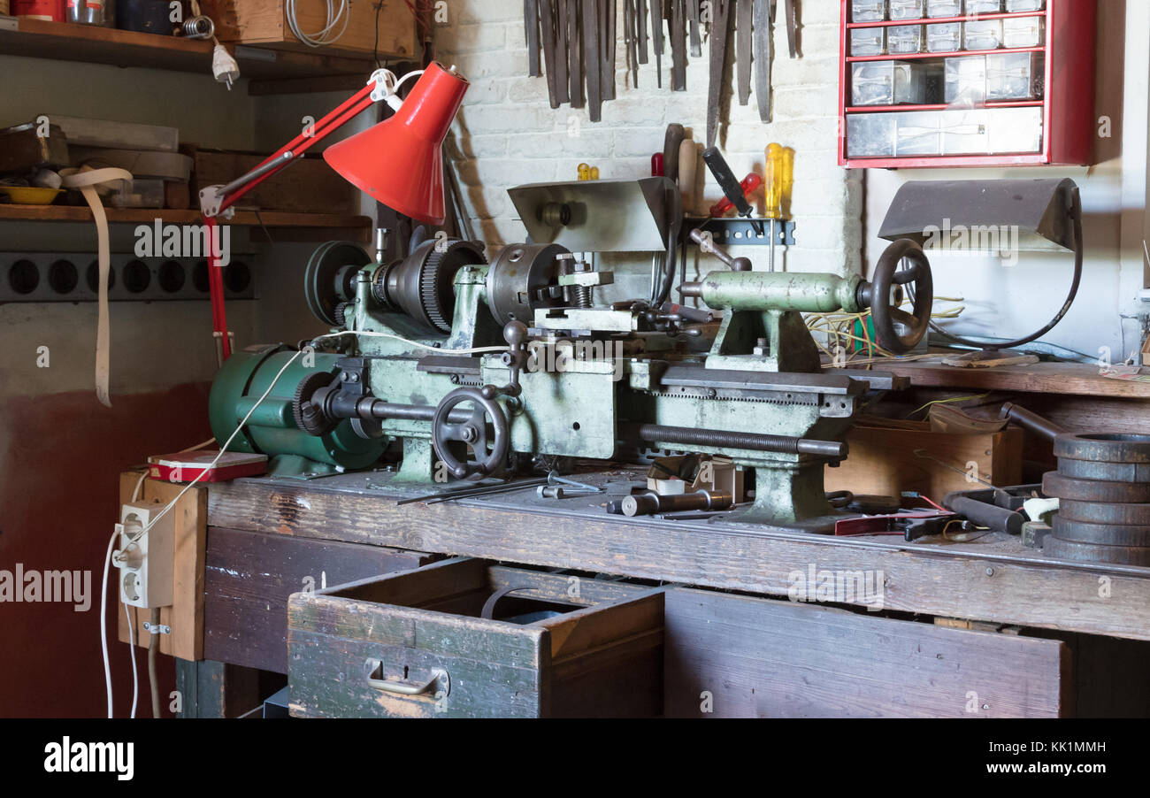 Vintage lathe hi-res stock photography and images - Alamy