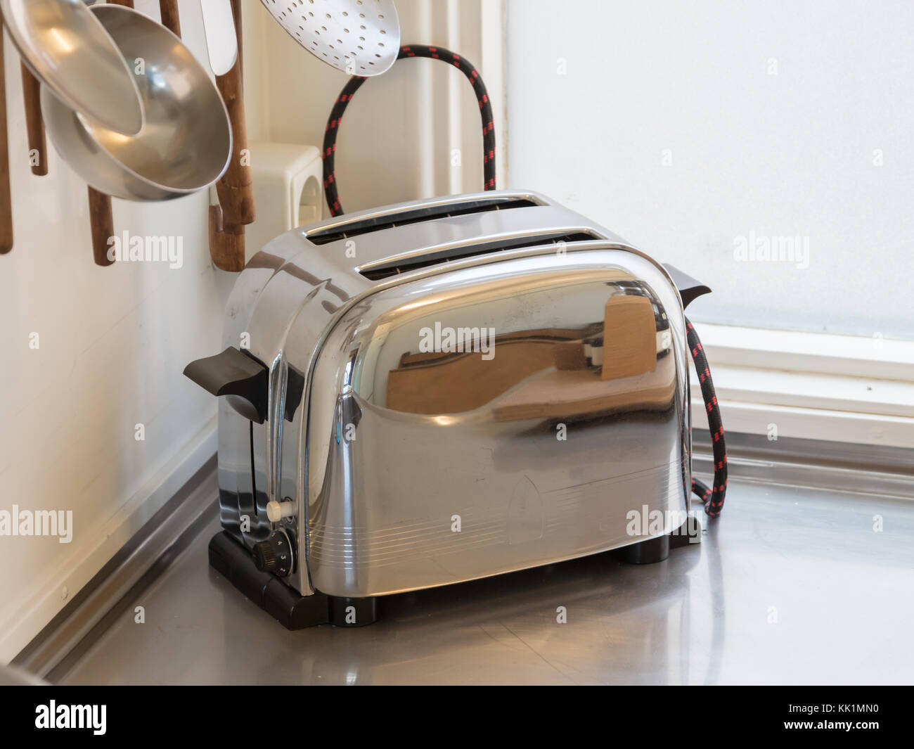 Vintage toaster in a kitchen - Standing in the corner Stock Photo - Alamy