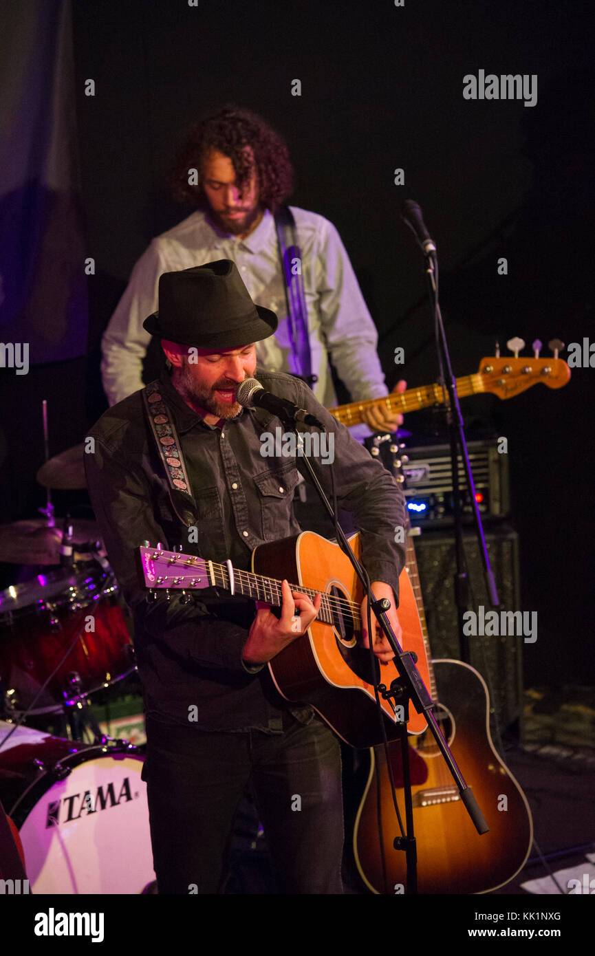 Jon allen singing hi-res stock photography and images - Alamy