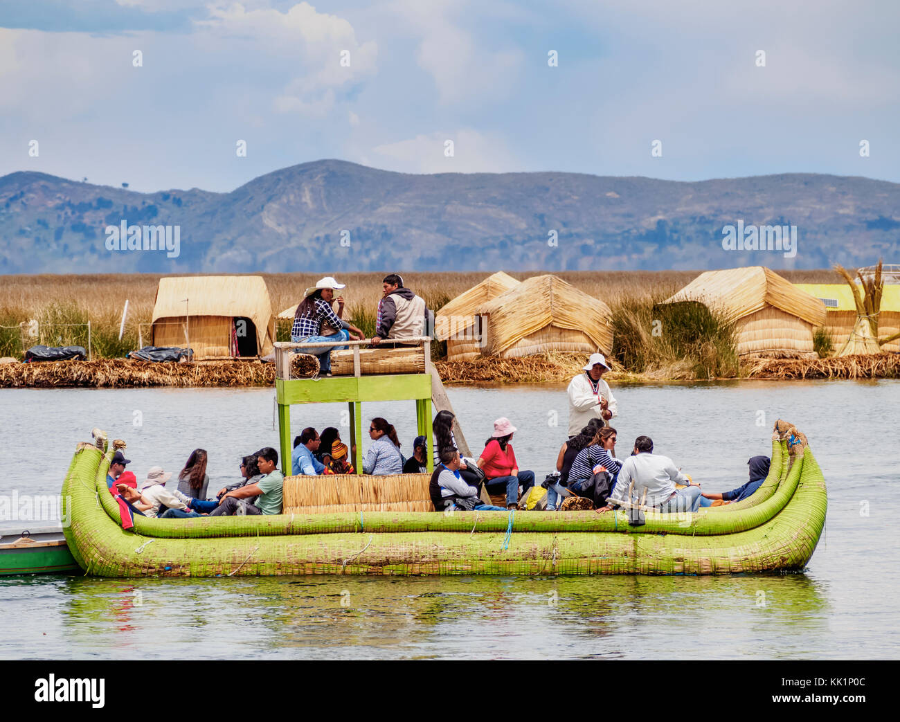 Traditional Reed Boat, Uros Floating Islands, Lake Titicaca, Puno ...
