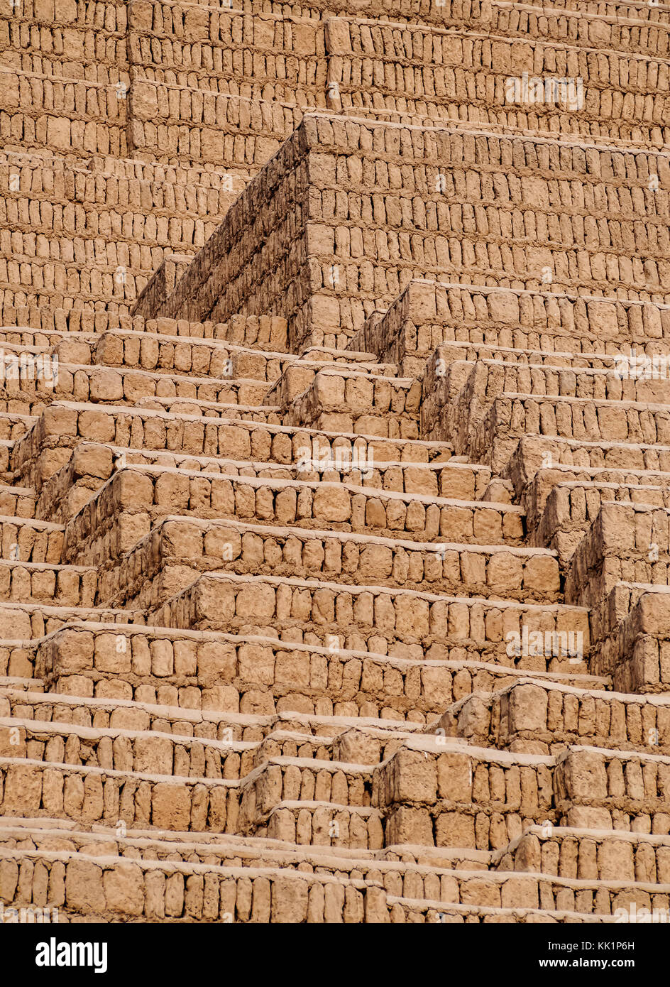 Huaca Pucllana Pyramid, Miraflores District, Lima, Peru Stock Photo - Alamy
