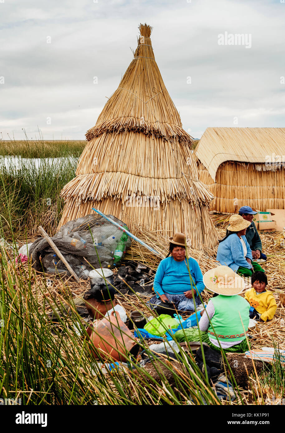 Uru People Houses High Resolution Stock Photography and Images - Alamy