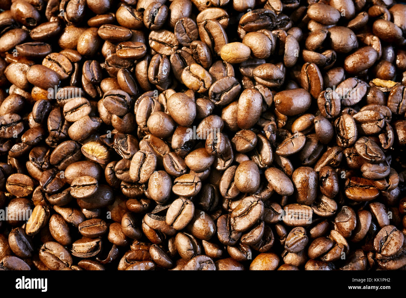 Close up picture of fresh roasted Arabica coffee beans, selective focus ...