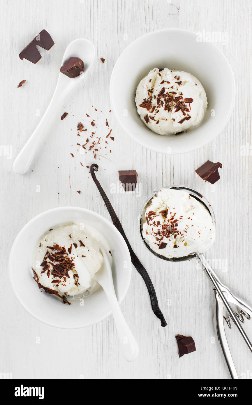 White chocolate table hi-res stock photography and images - Alamy