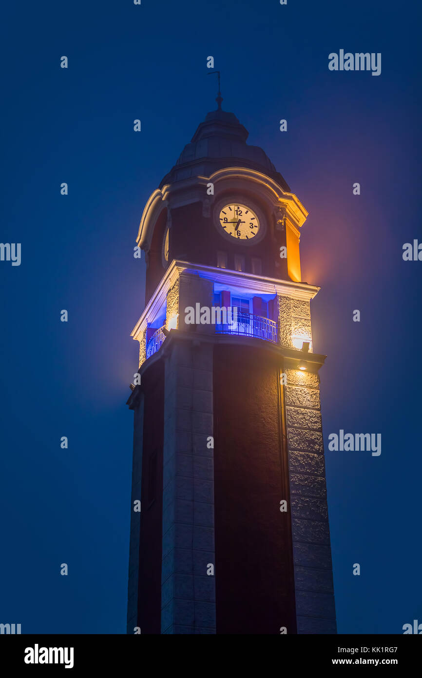 Train station clock tower hi-res stock photography and images - Alamy
