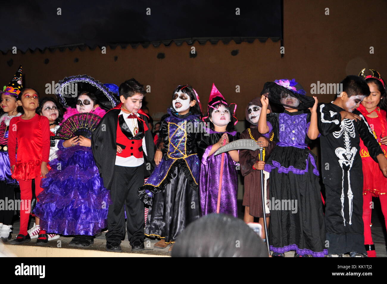 Dead children hi-res stock photography and images - Alamy