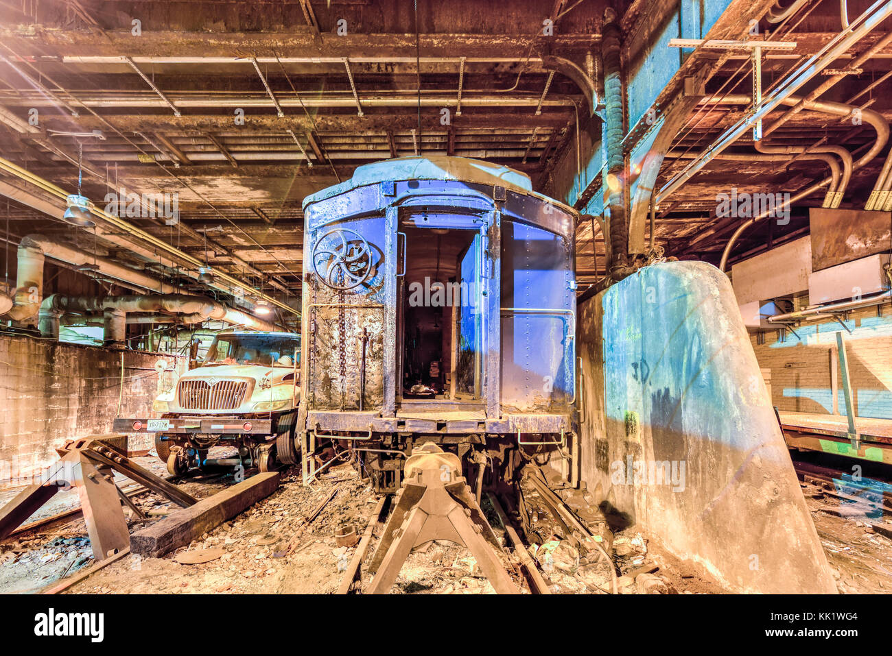 Track 61 in grand central station hi-res stock photography and images ...