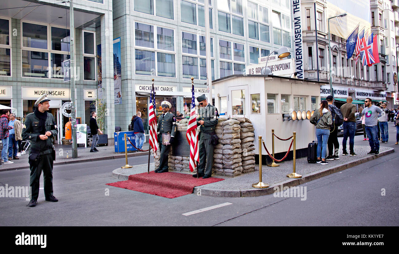 Checkpoint Charlie, Berlin Stock Photo - Alamy