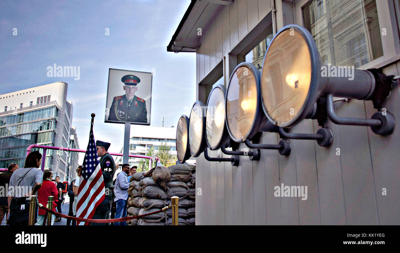 Checkpoint Charlie, Berlin Stock Photo - Alamy