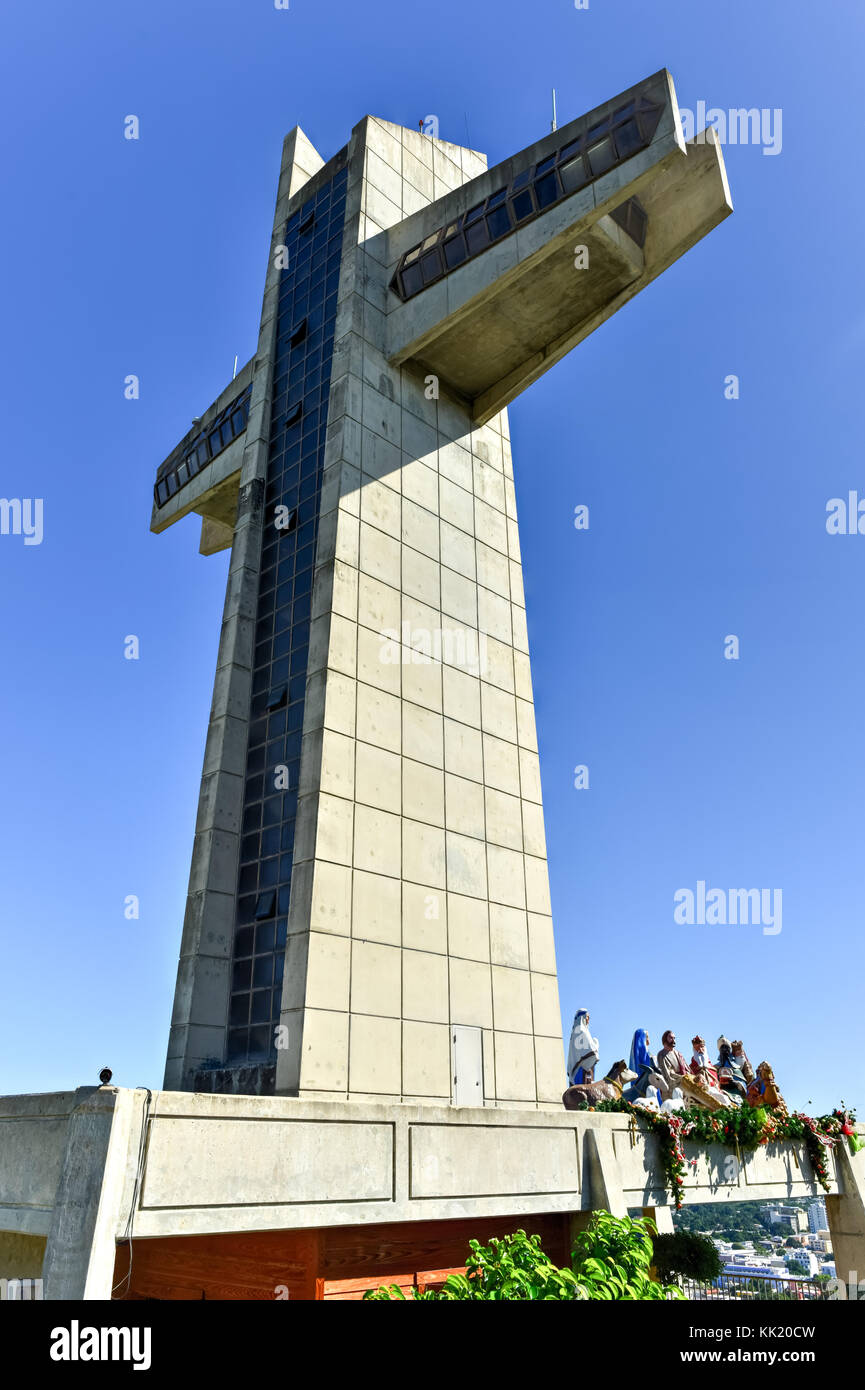 100 foot tall hi-res stock photography and images - Alamy