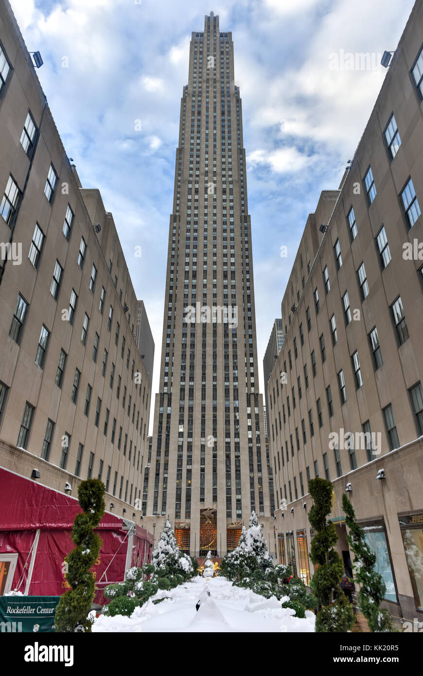 New York - January 24, 2016: Rockefeller Center covered in snow during ...