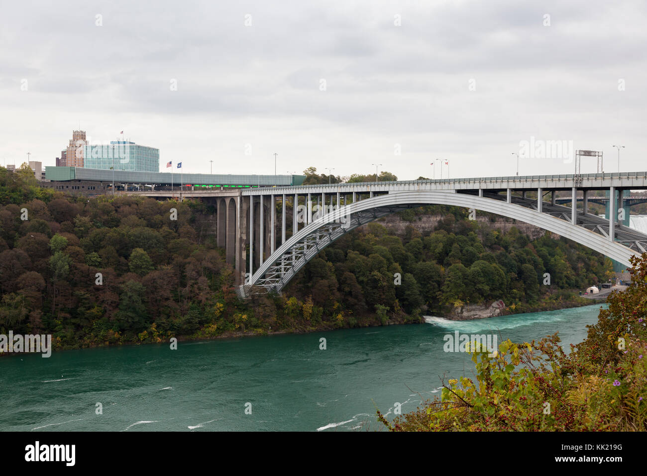 The Rainbow Bridge over the Niagara River connecting Niagara Falls ...