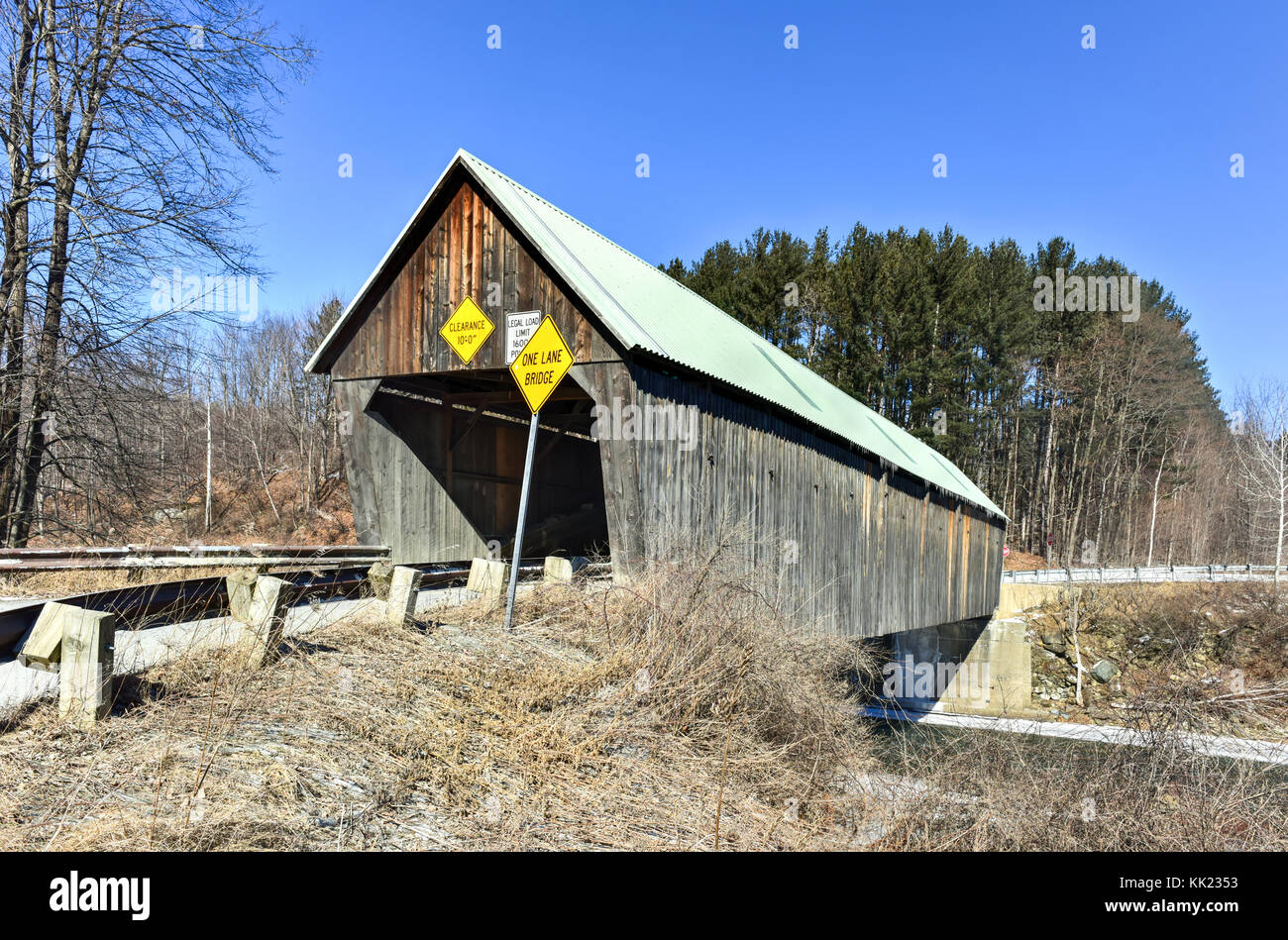 Lincoln Covered Bridge in West Woodstock, Vermont Stock Photo - Alamy