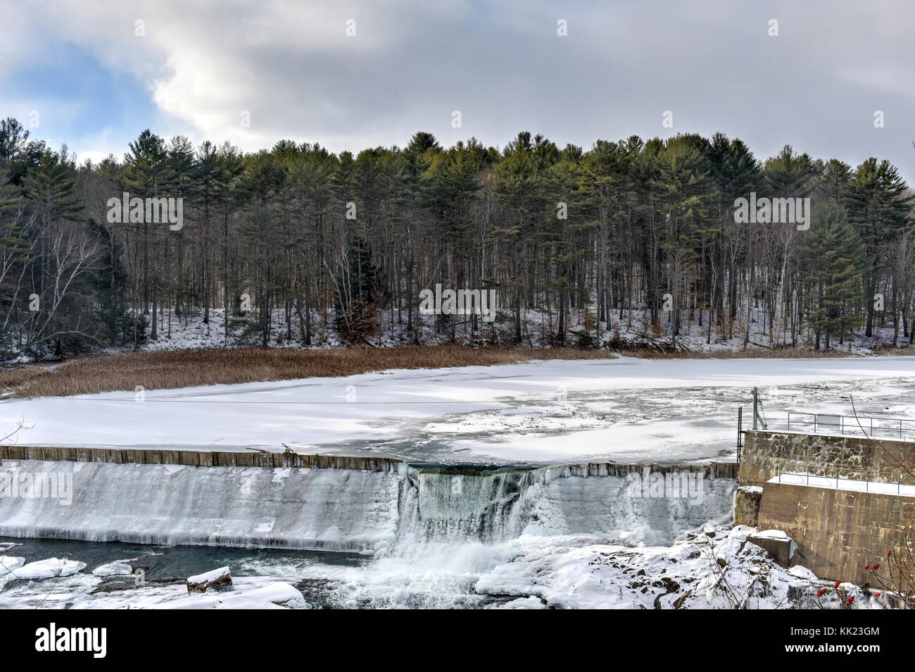 Dewey's Mills Hydroelectric Power Plant along the Quechee River in ...