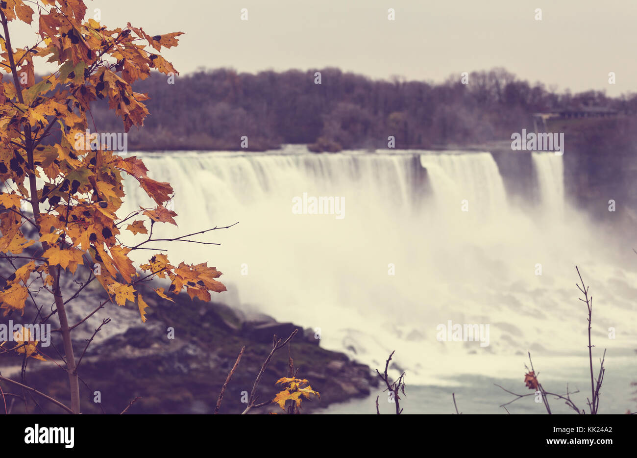 Niagara waterfall in autumn season Stock Photo - Alamy