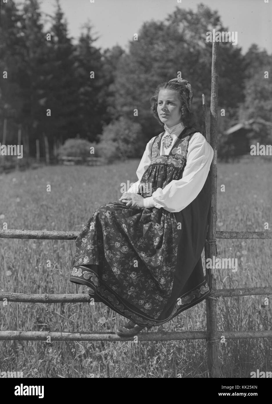 Folkedrakt hallingdal Black and White Stock Photos & Images - Alamy