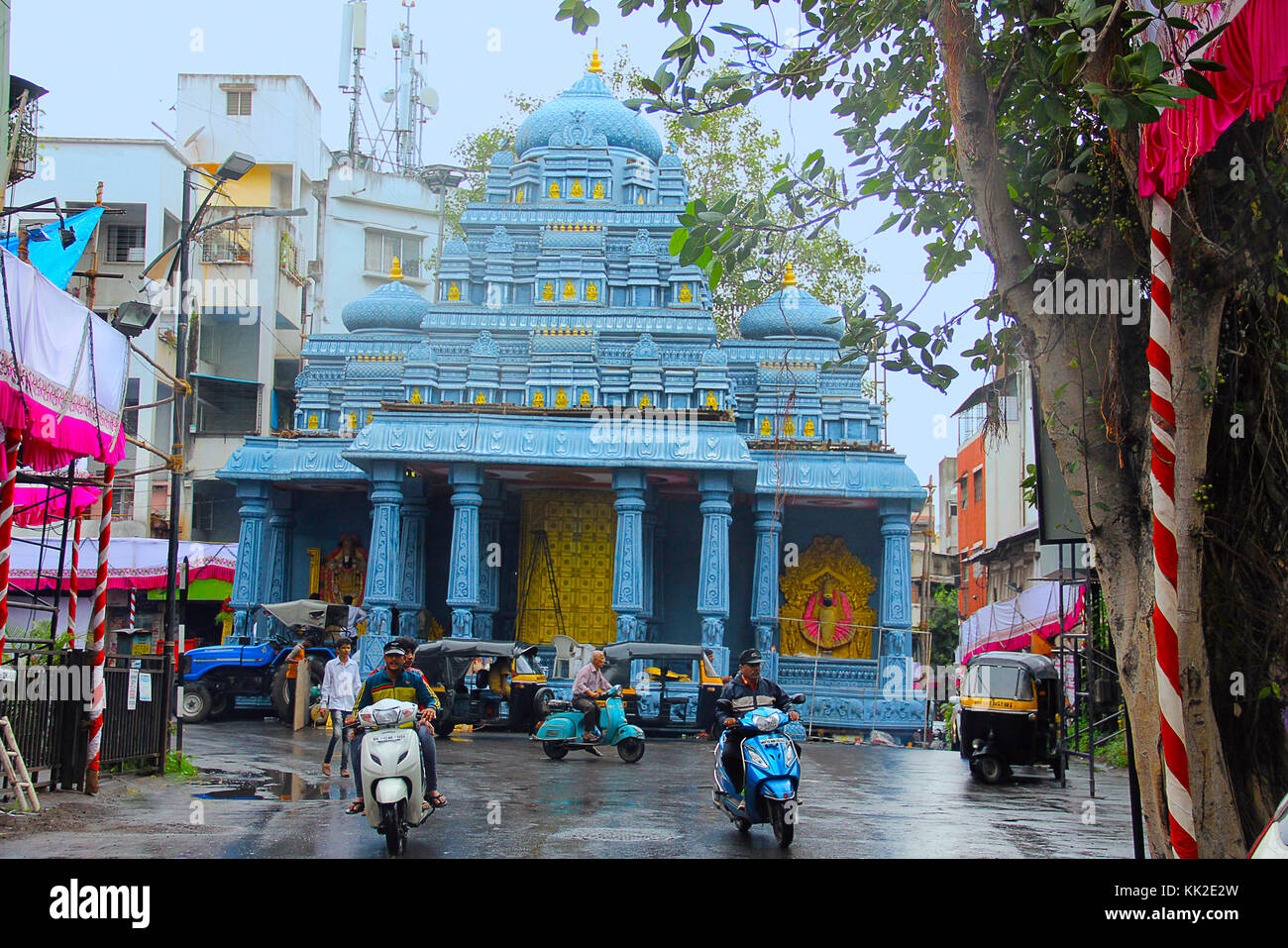 Decorative pandal making during Ganesh festival, Pune Stock Photo - Alamy