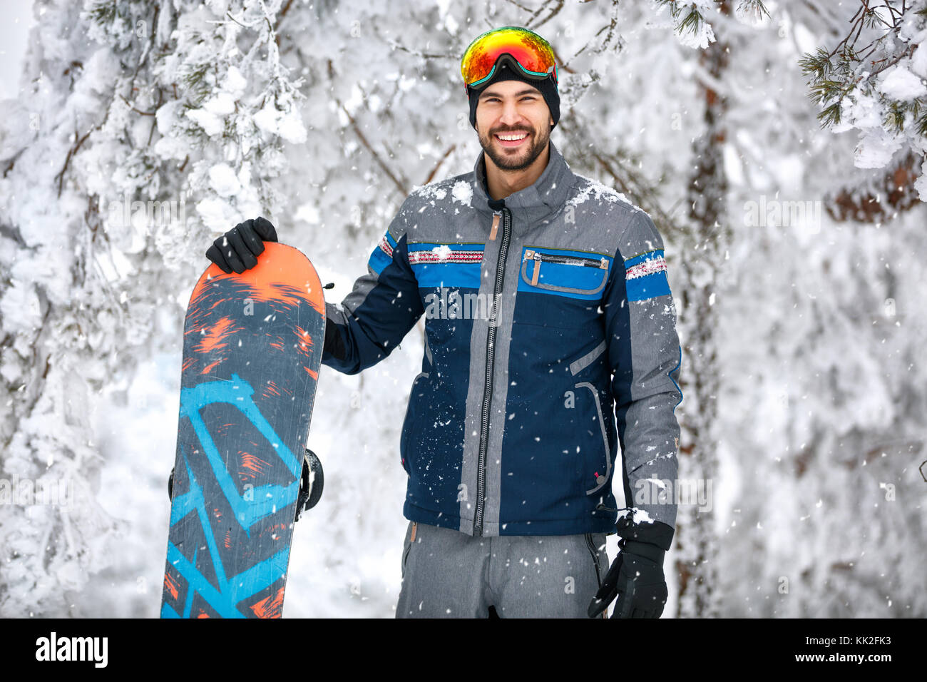 Male snowboarder hi-res stock photography and images - Alamy