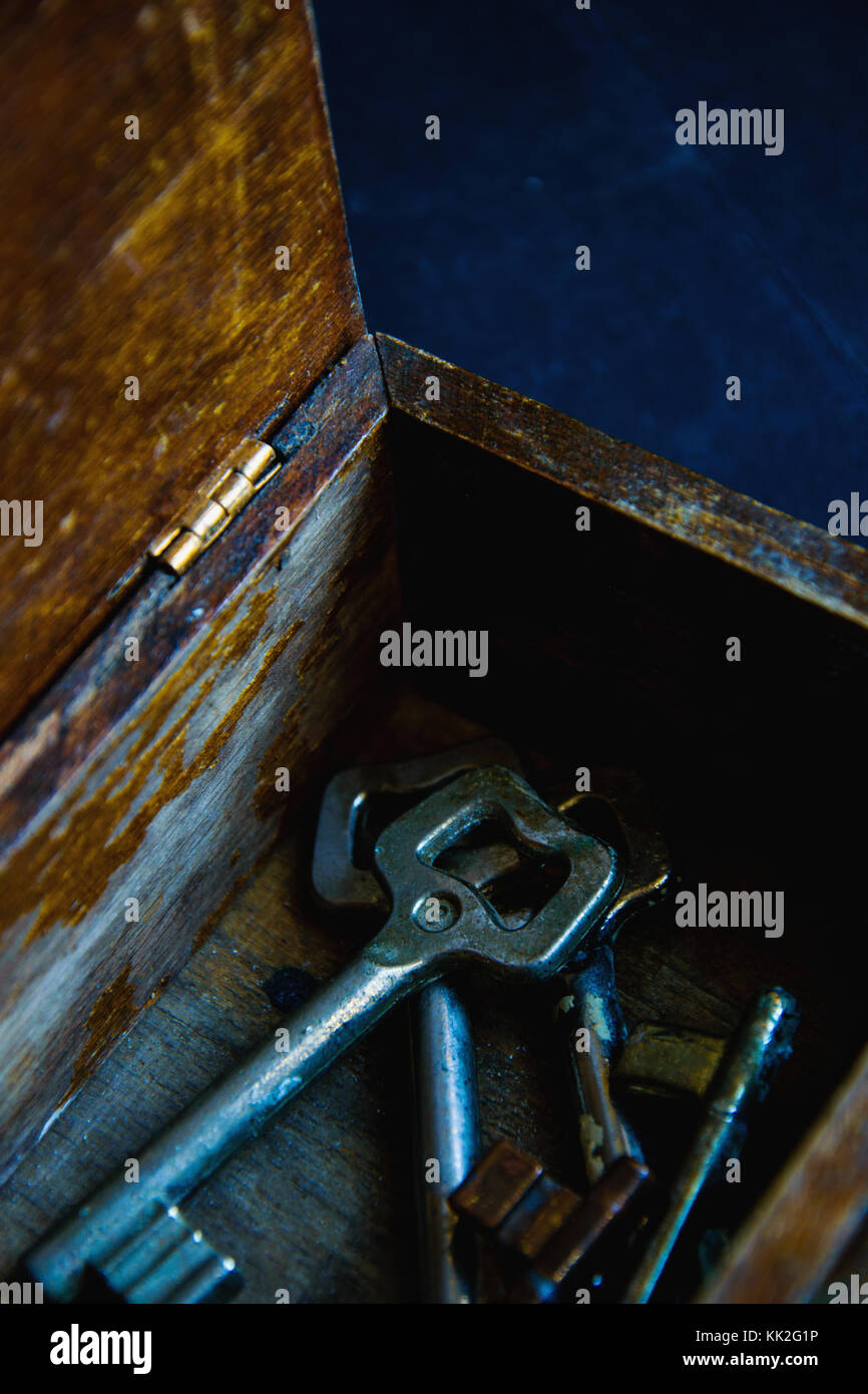Treasure chest keys hi-res stock photography and images - Alamy
