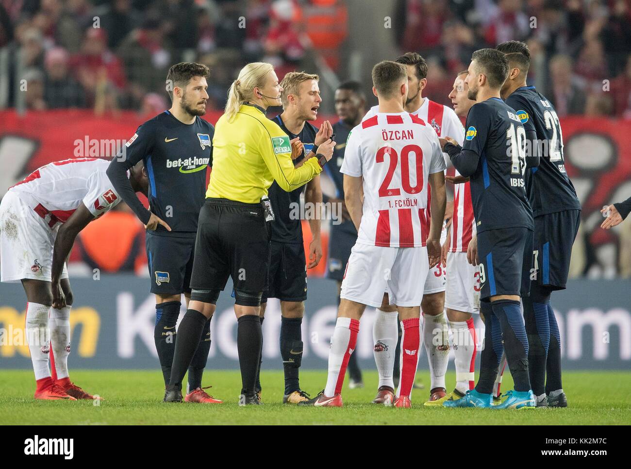 Koeln, Deutschland. 26th Nov, 2017. Diskussion um refereein Bibiana ...