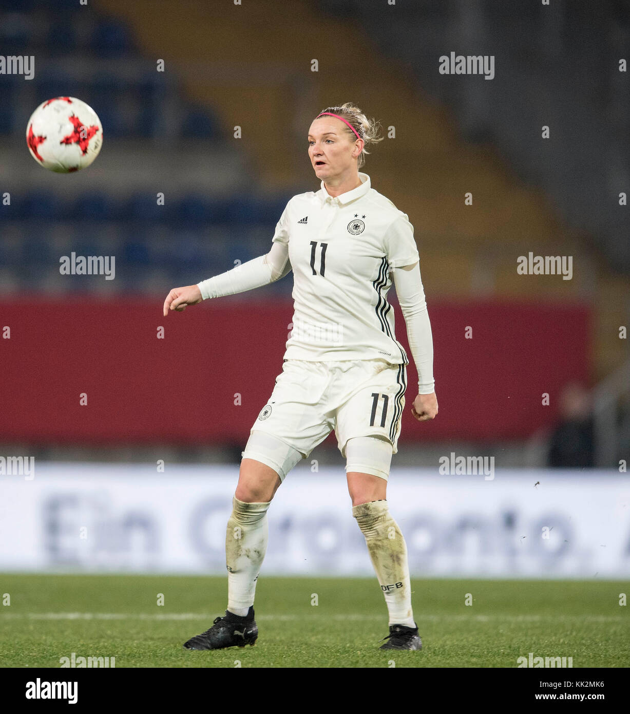 Bielefeld, Deutschland. 24th Nov, 2017. Alexandra POPP (GER) Aktion ...