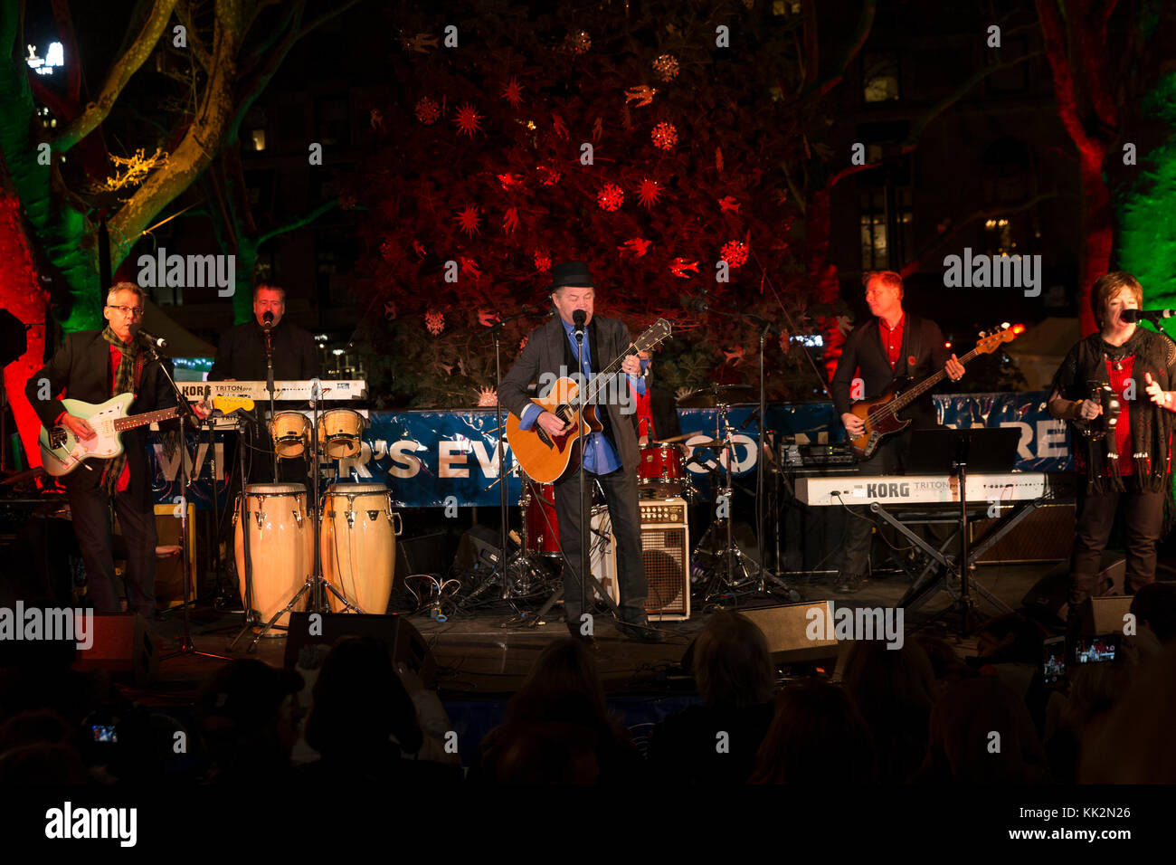 New York, USA. 27th November, 2017. Micky Dolenz and The Monkees band ...
