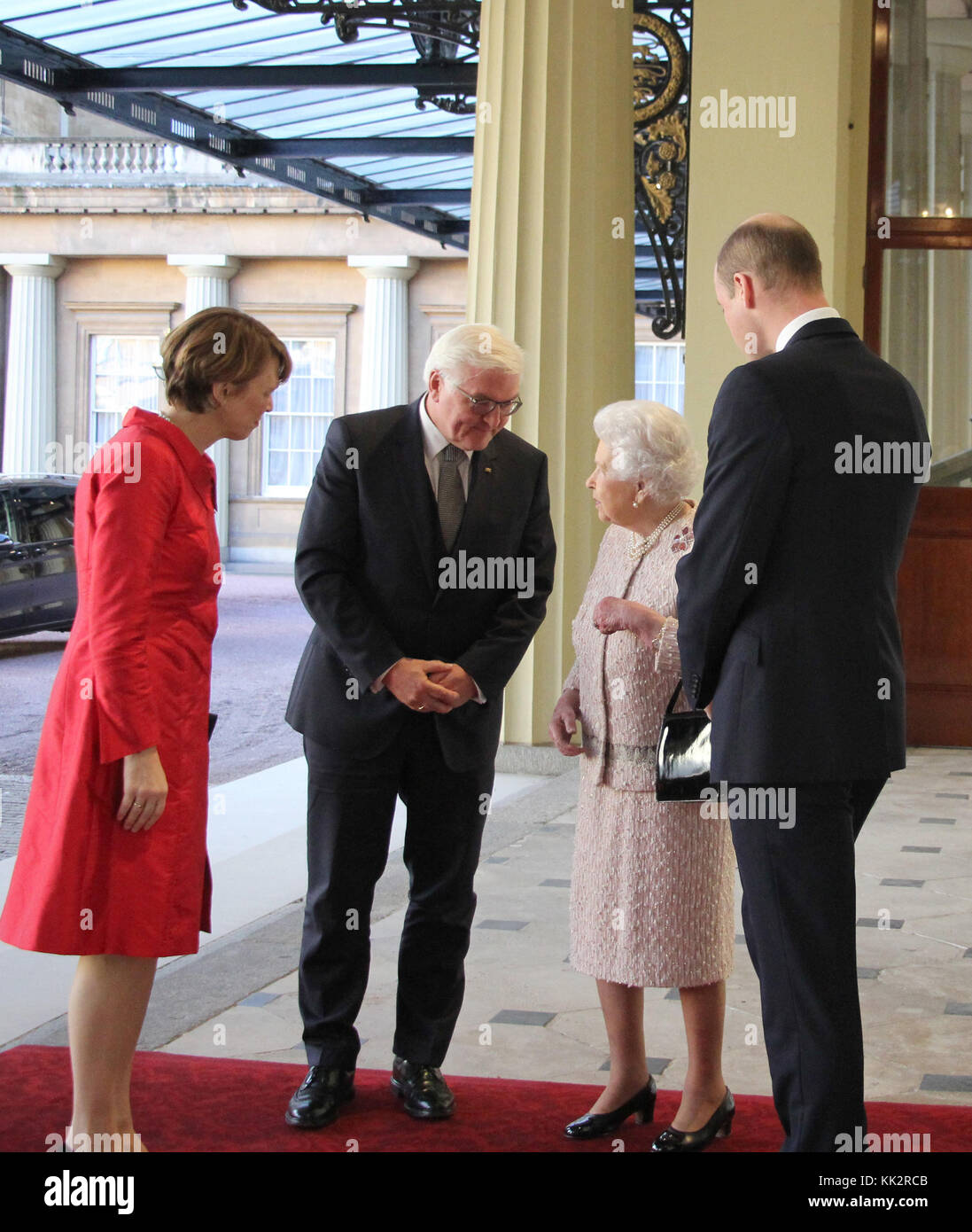 London, UK. 28th Nov, 2017. Queen Elizabeth II and Prince William ...